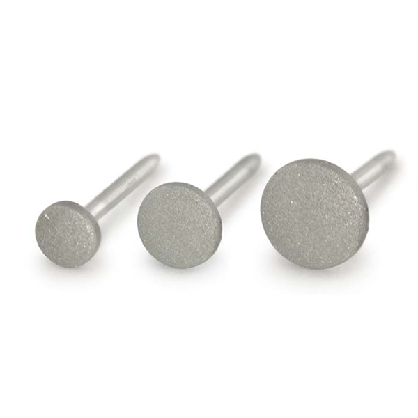 Threadless textured disk end in titanium – Piercing Experience
