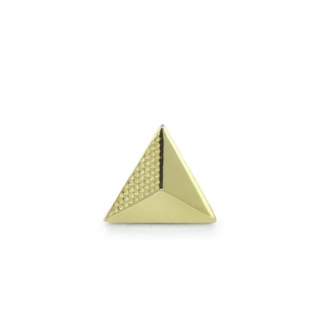 Tetra textured triangle threadless end in yellow gold – Piercing Experience